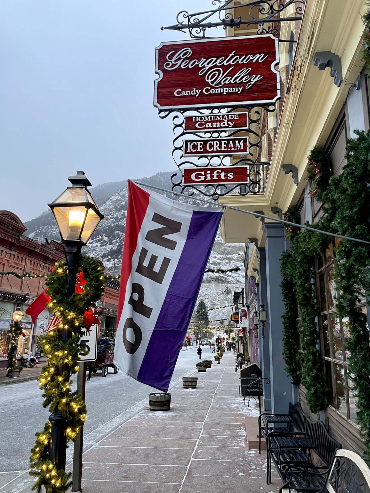 My Ultimate Guide to the Georgetown Christmas Market - kimcollective.com